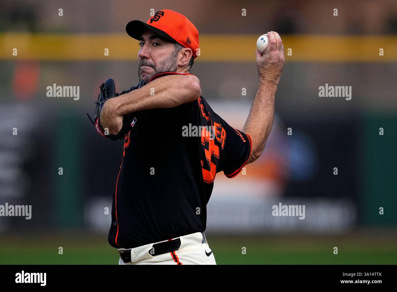 San Francisco Giants pitcher Justin Verlander throws against the ...