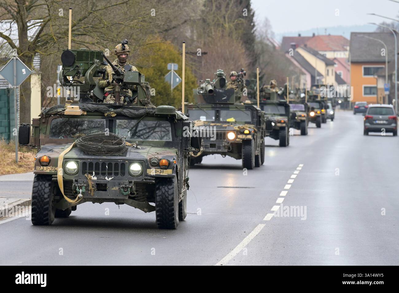 Grafenwoehr, Bayern, Germany. 25th Feb, 2025. U.S. Army paratroopers ...