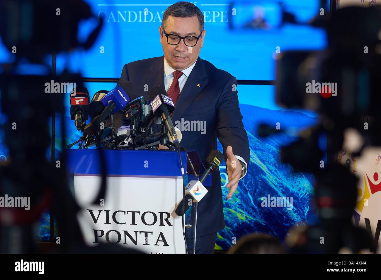 Bucharest, Romania. 6th Mar, 2025: Victor Ponta catches a falling ...