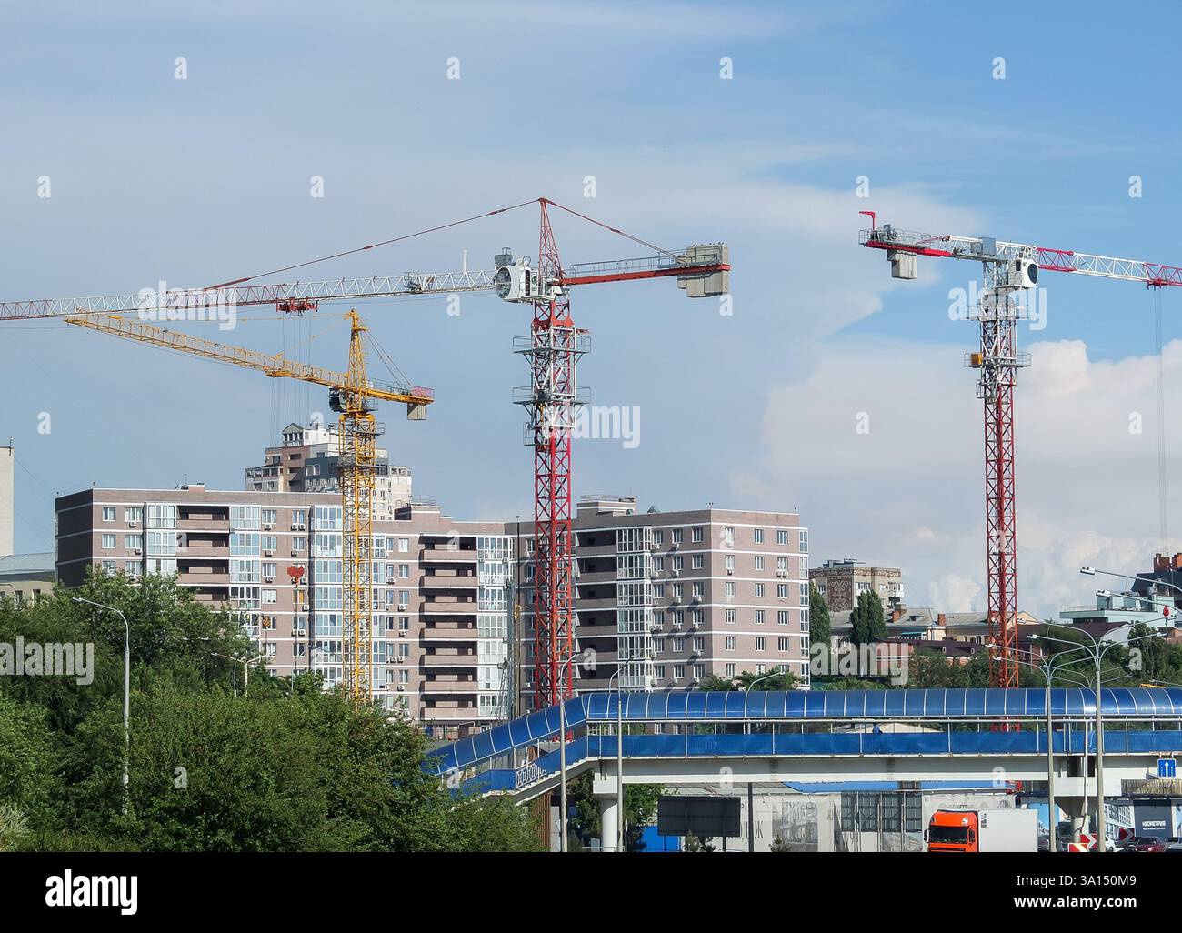 Construction of a high-rise building large construction crane Stock ...