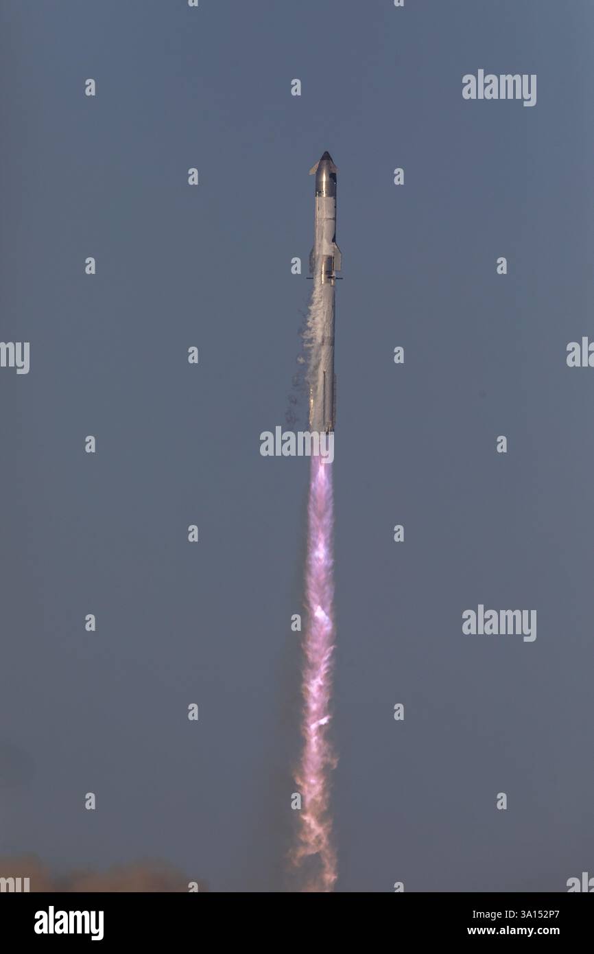 Boca Chica, USA. 06th Mar, 2025. On a clear late afternoon SpaceX ...