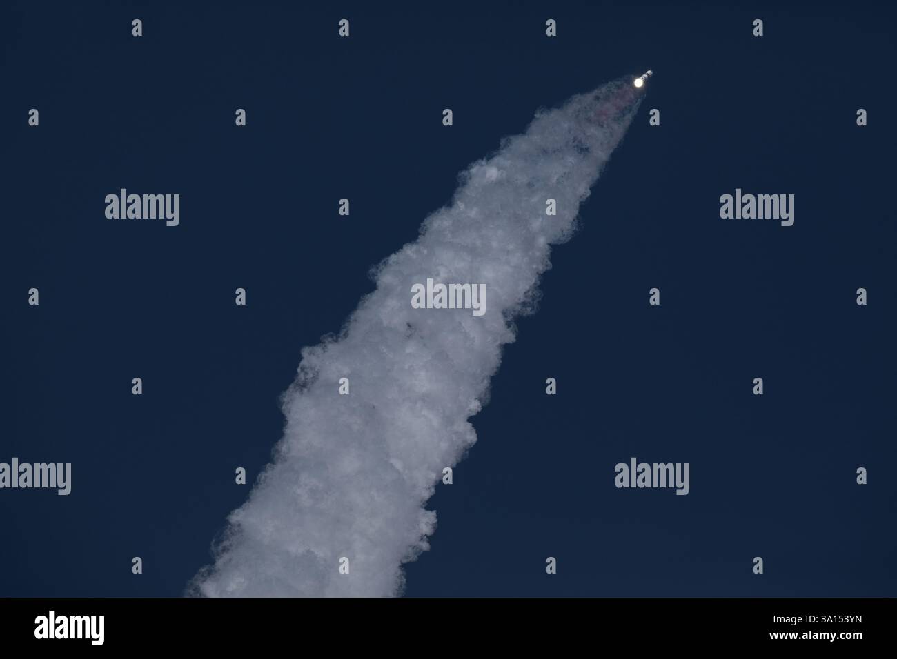 Boca Chica, USA. 06th Mar, 2025. On a clear late afternoon SpaceX ...