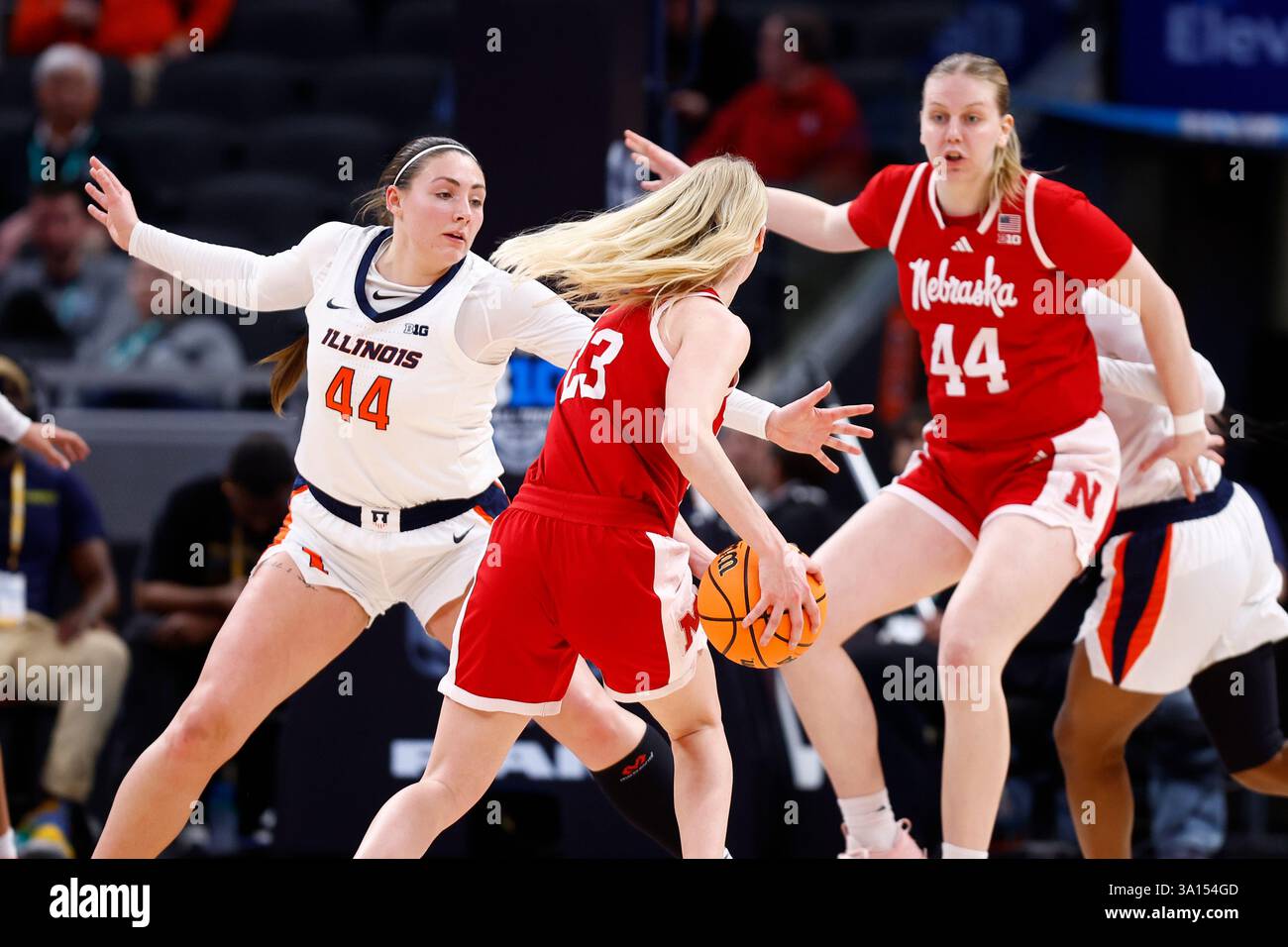 INDIANAPOLIS, IN - MARCH 06: Illinois Fighting Illini forward Kendall ...