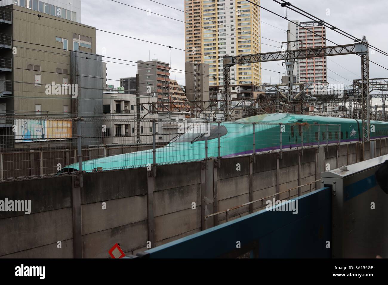 Tokyo, Japan. 6th Mar, 2025. The decoupling of two Shinkansen bullet trains stops near Nishi ...