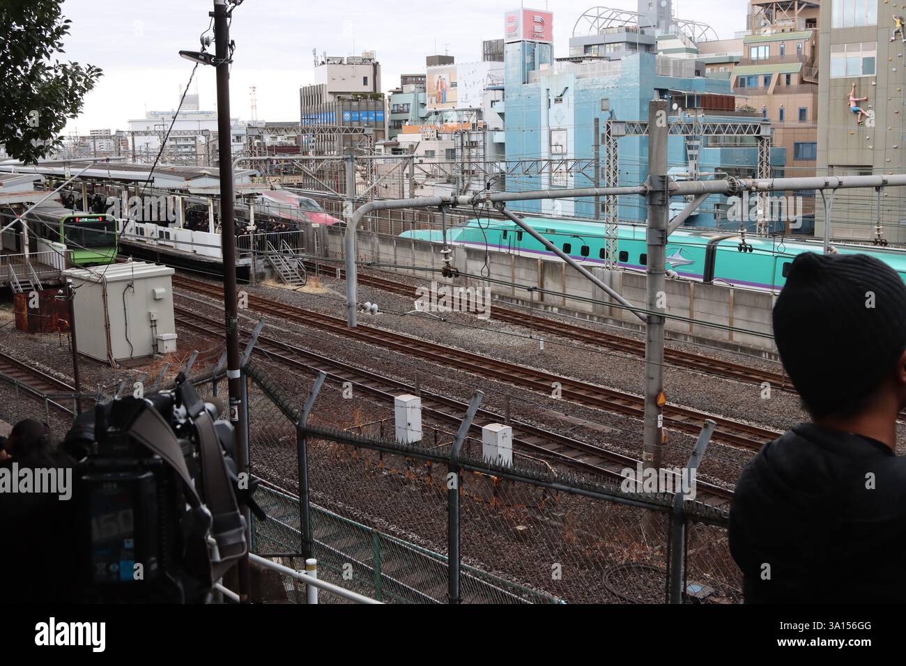 Tokyo, Japan. 6th Mar, 2025. The decoupling of two Shinkansen bullet ...