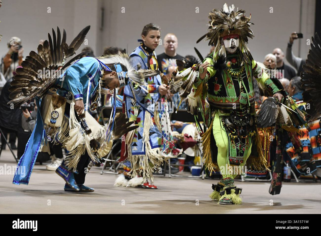 Native American men dancing in fathers and native dress Stock Photo - Alamy