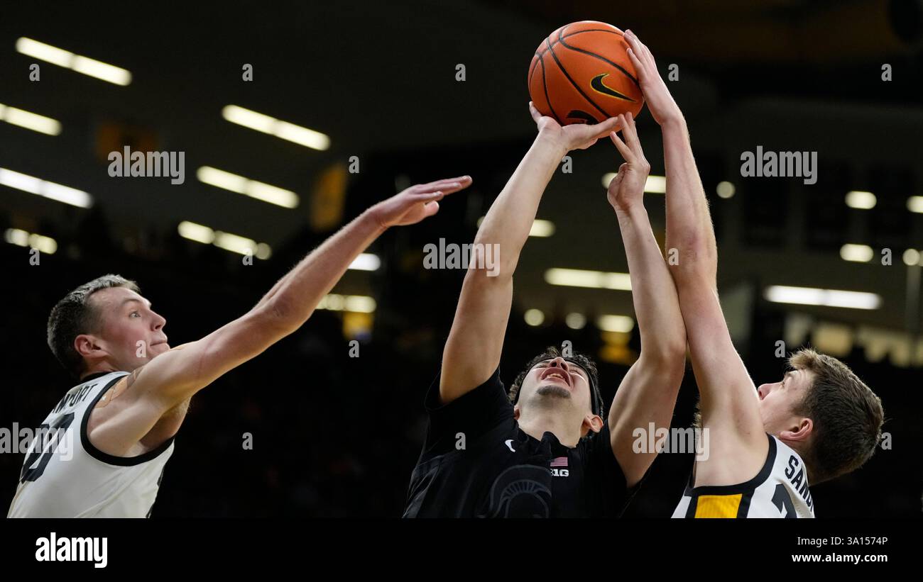 Michigan State forward Frankie Fidler, center, drives to the basket ...