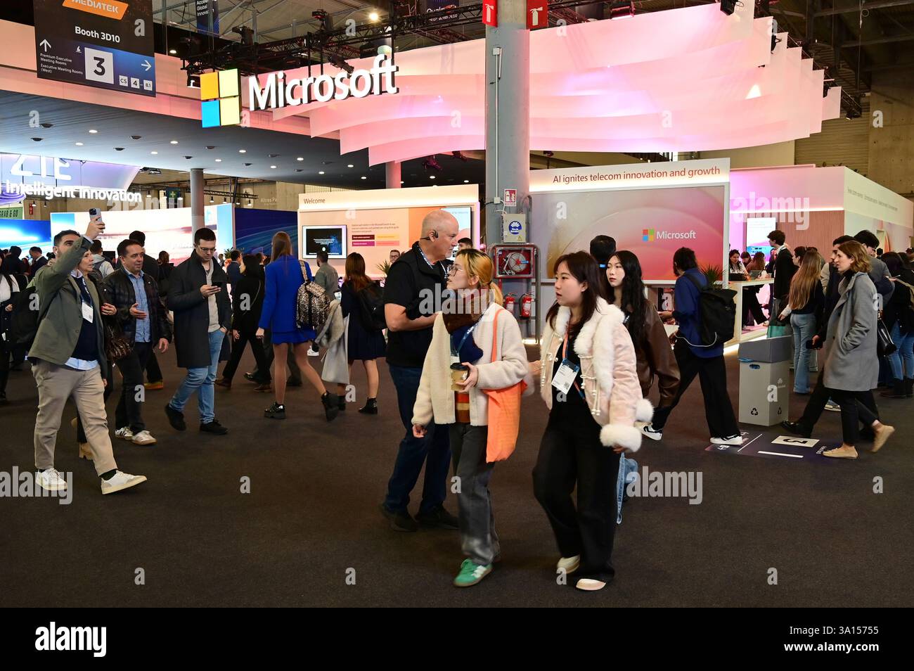 Microsoft stand hi-res stock photography and images - Alamy