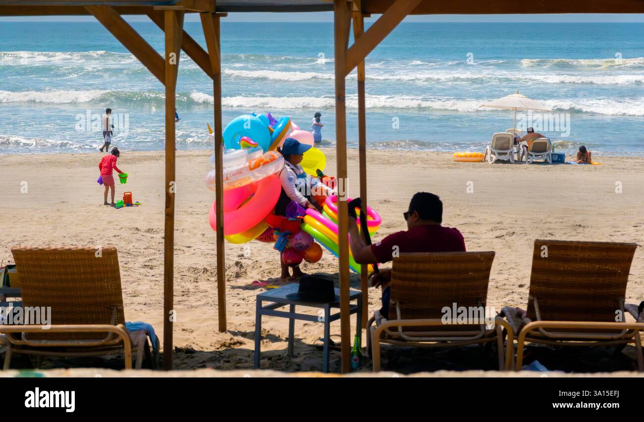 Beach scene in Acapulco, Mexico Stock Photo - Alamy