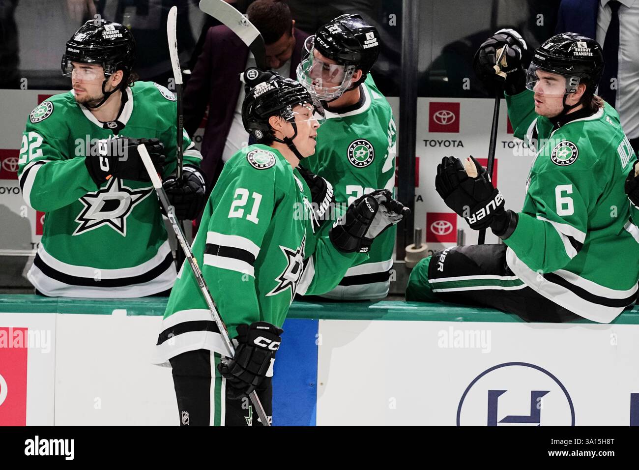 Dallas Stars' Jason Robertson (21) celebrates with the bench after ...