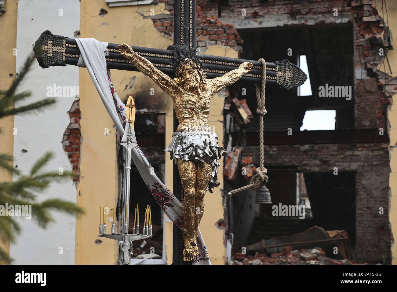 Non Exclusive: The Cross of Peace installation by American photographer ...