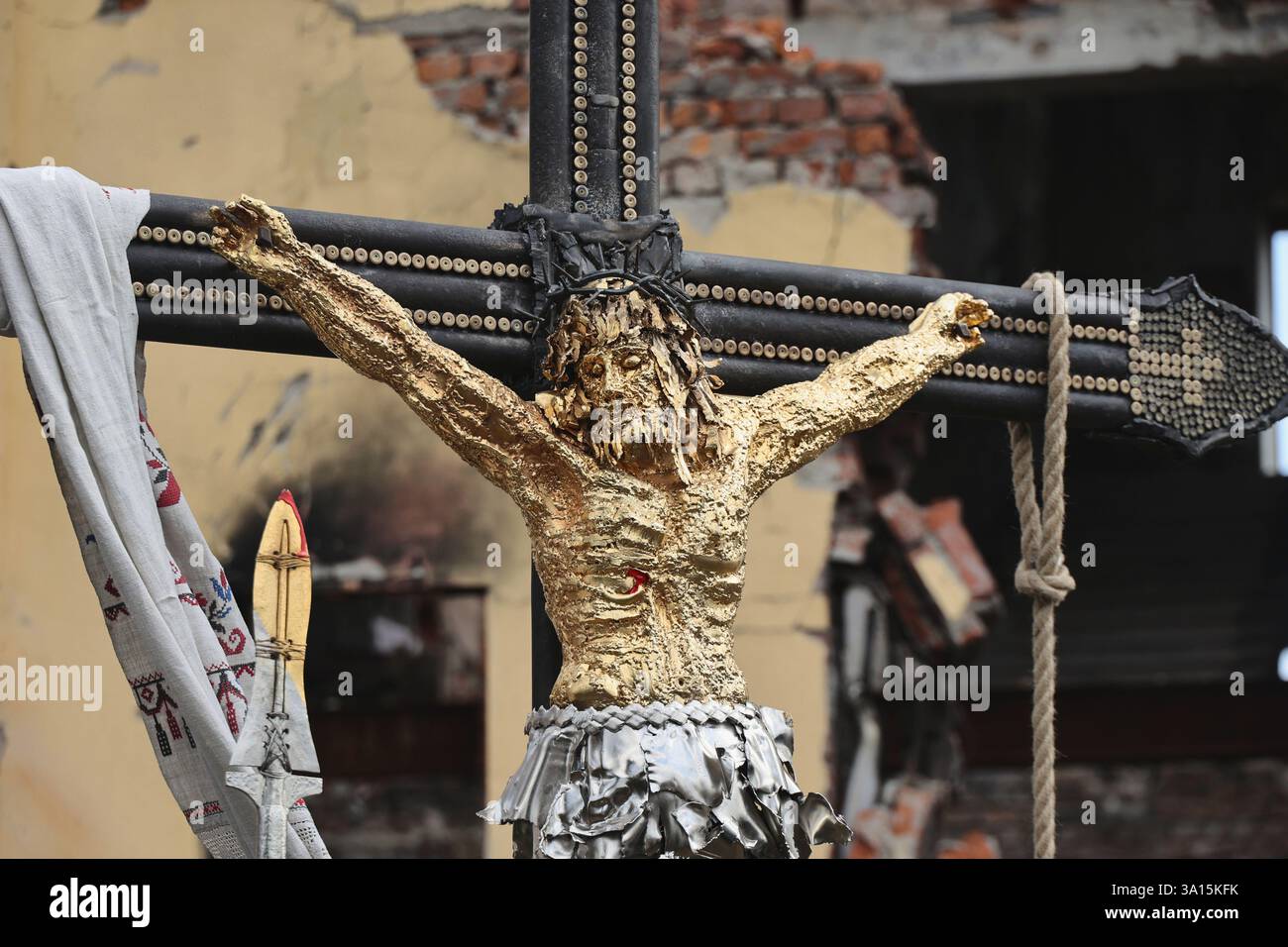 Non Exclusive: The Cross of Peace installation by American photographer ...