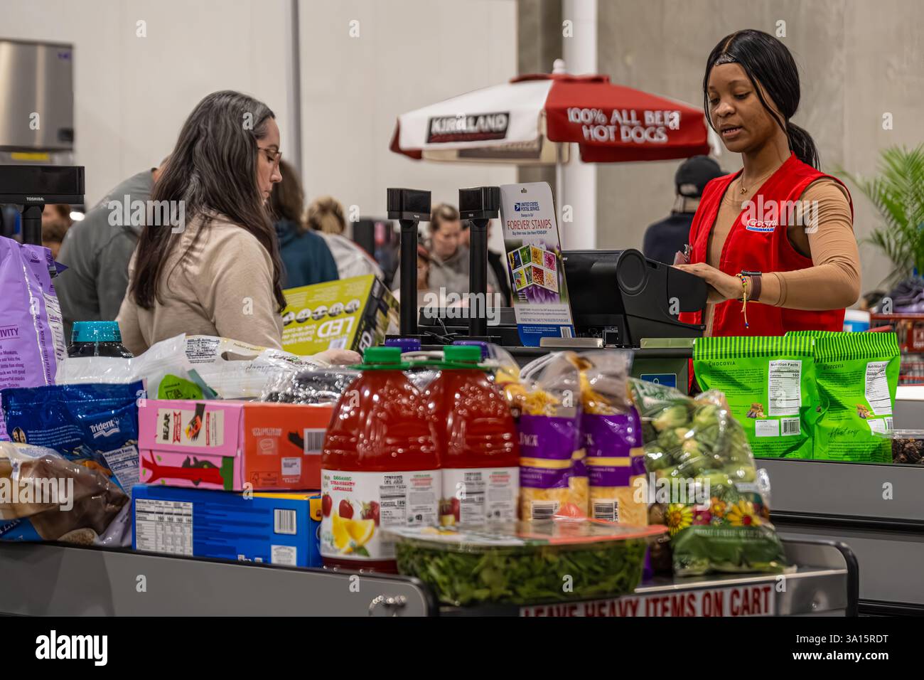 Costco wholesale cashier hi-res stock photography and images - Alamy