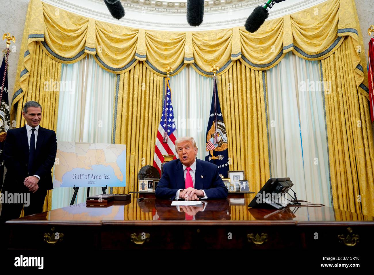 2025 us president donald trump cabinet hi-res stock photography and ...