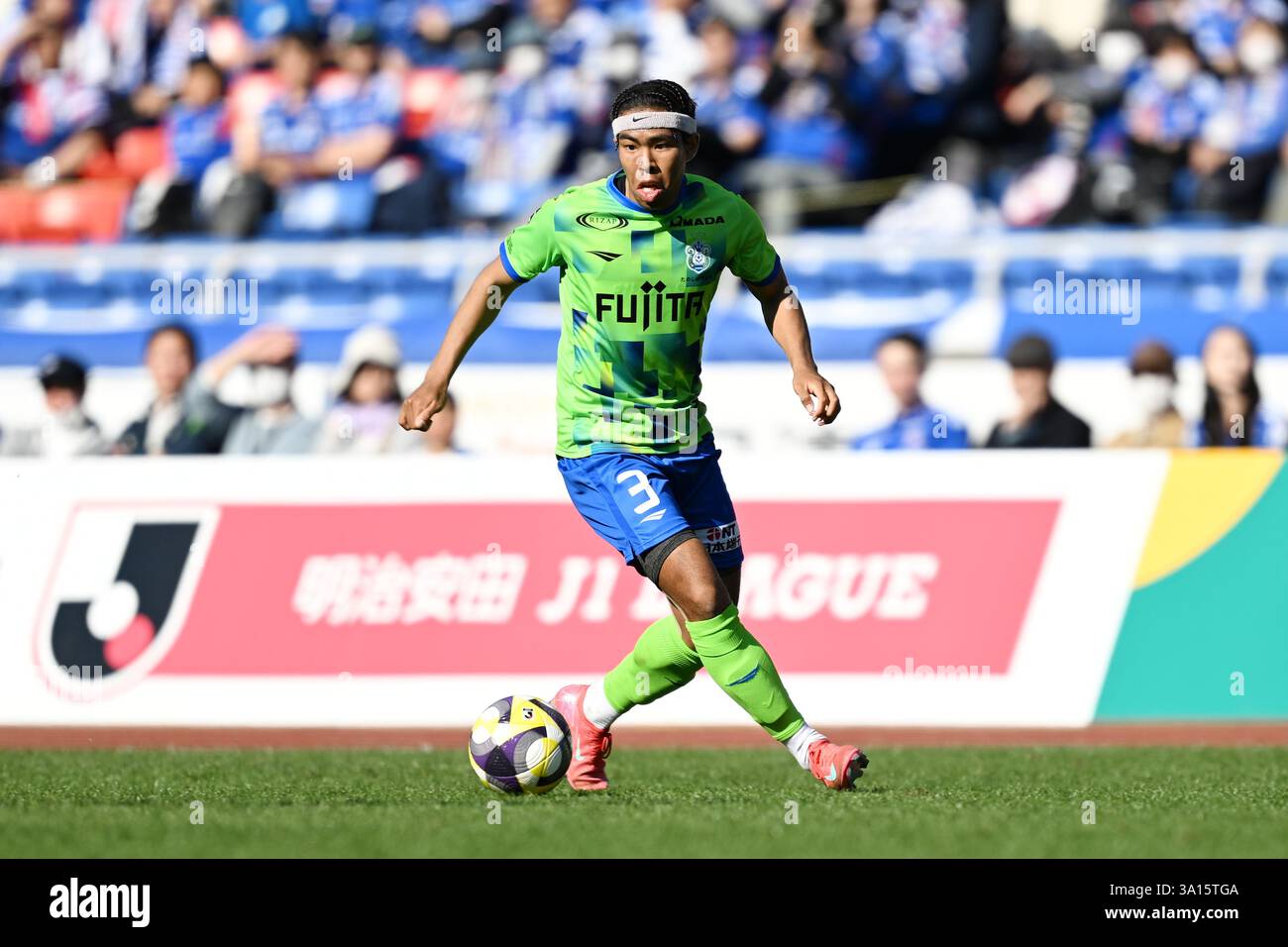 Nissan Stadium, Kanagawa, Japan. 1st Mar, 2025. Taiga Hata (Bellmare ...