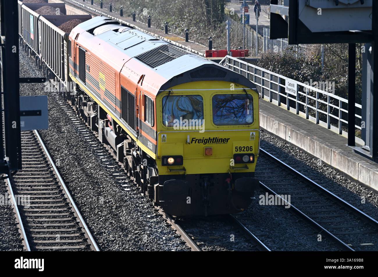 A Freightliner Class 59 locomotive standing at a set of signals just ...