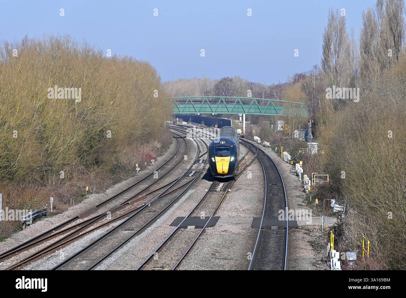 GWR Class 800 multiple unit approaches Oxford Station as viewed from ...