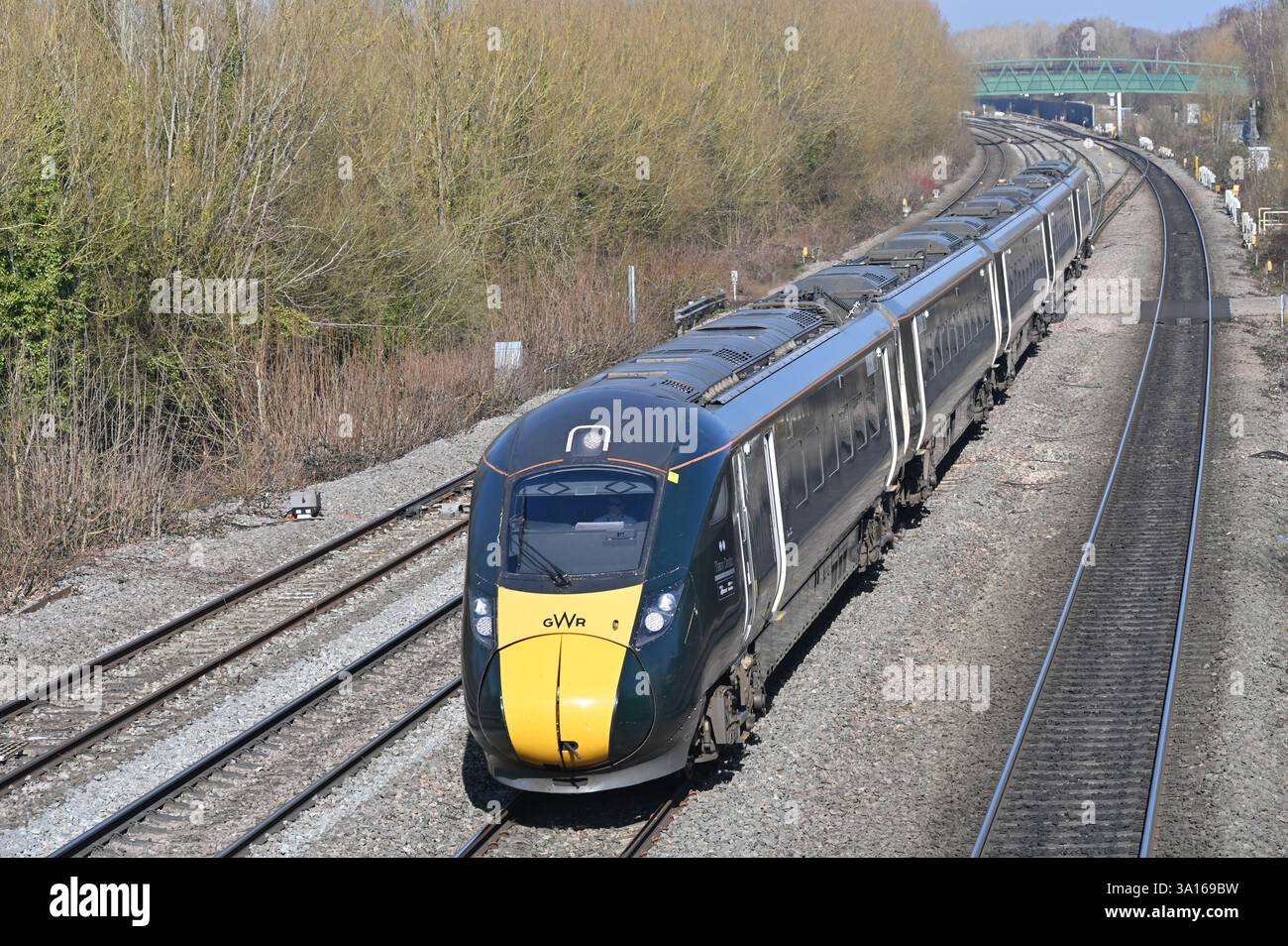 GWR Class 800 multiple unit approaches Oxford Station as viewed from ...
