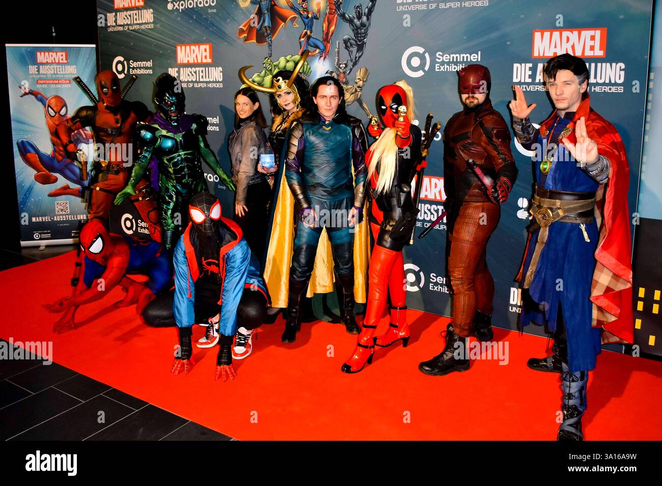 Leni Adams deutsche Schauspielerin mit Super Helden auf dem Roten ...