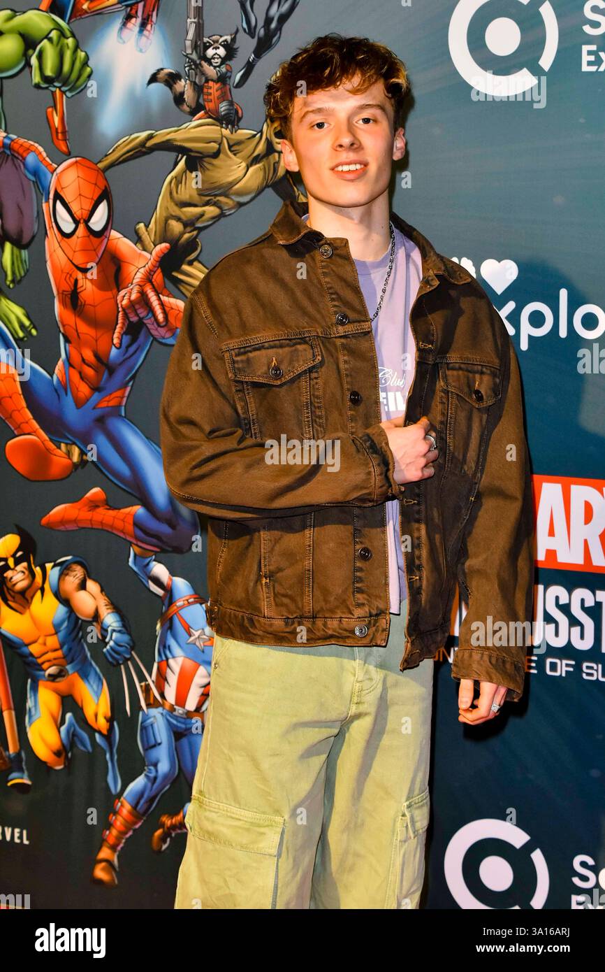 Ignatius Aaron Maria Kelly Musiker auf dem Roten Teppich bei Marvel ...