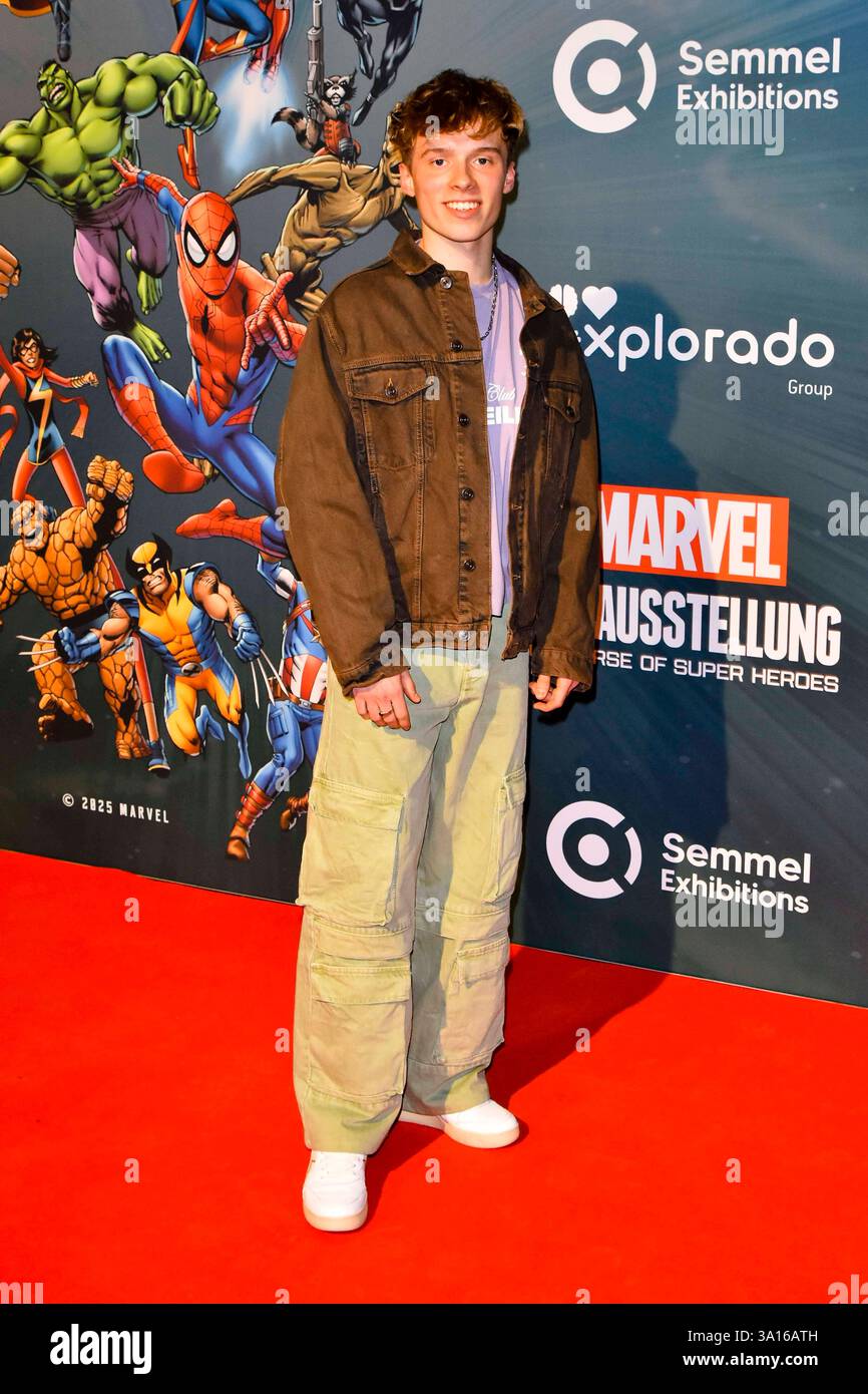 Ignatius Aaron Maria Kelly Musiker auf dem Roten Teppich bei Marvel ...