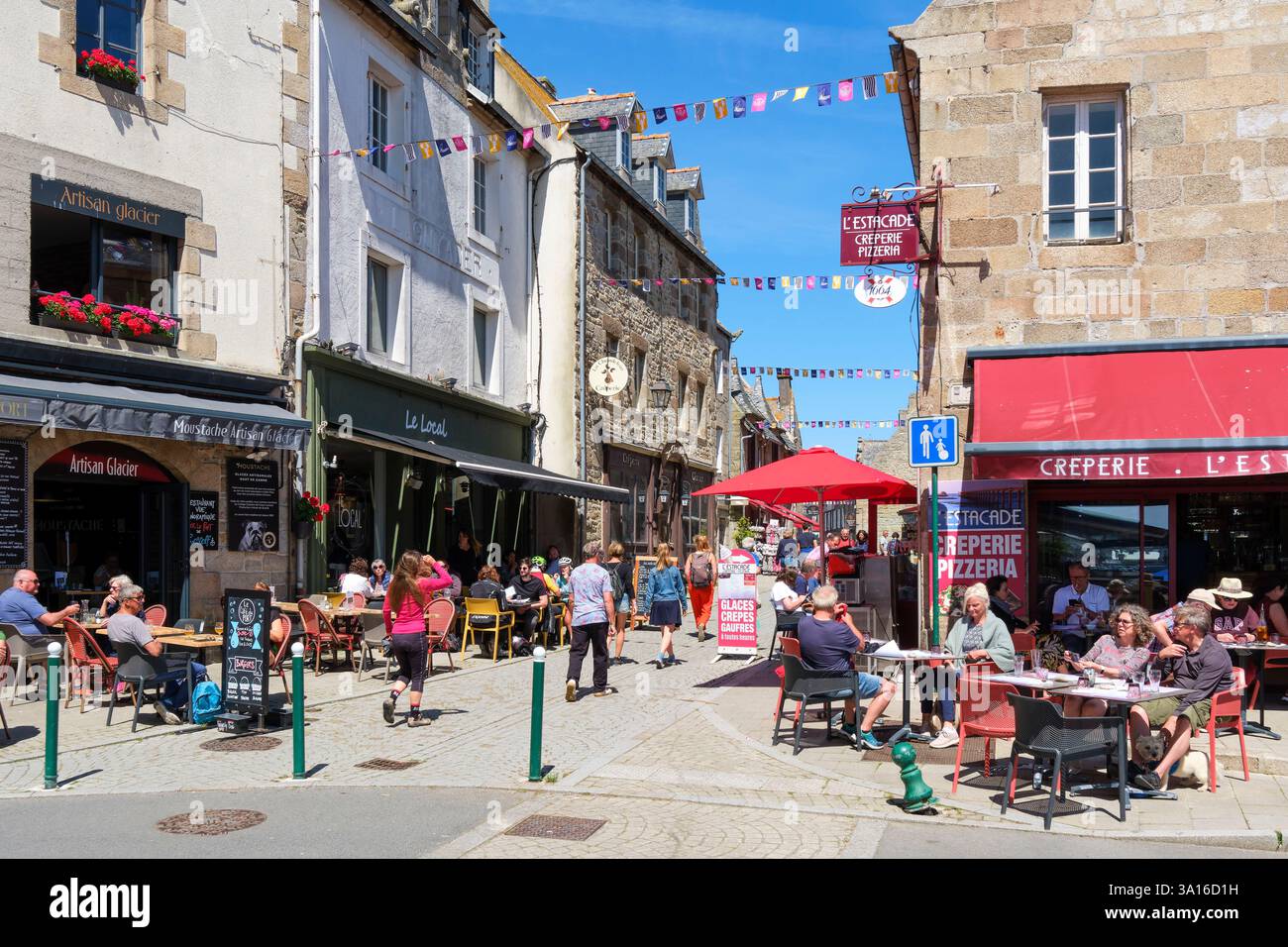 Roscoff restaurant hi-res stock photography and images - Alamy