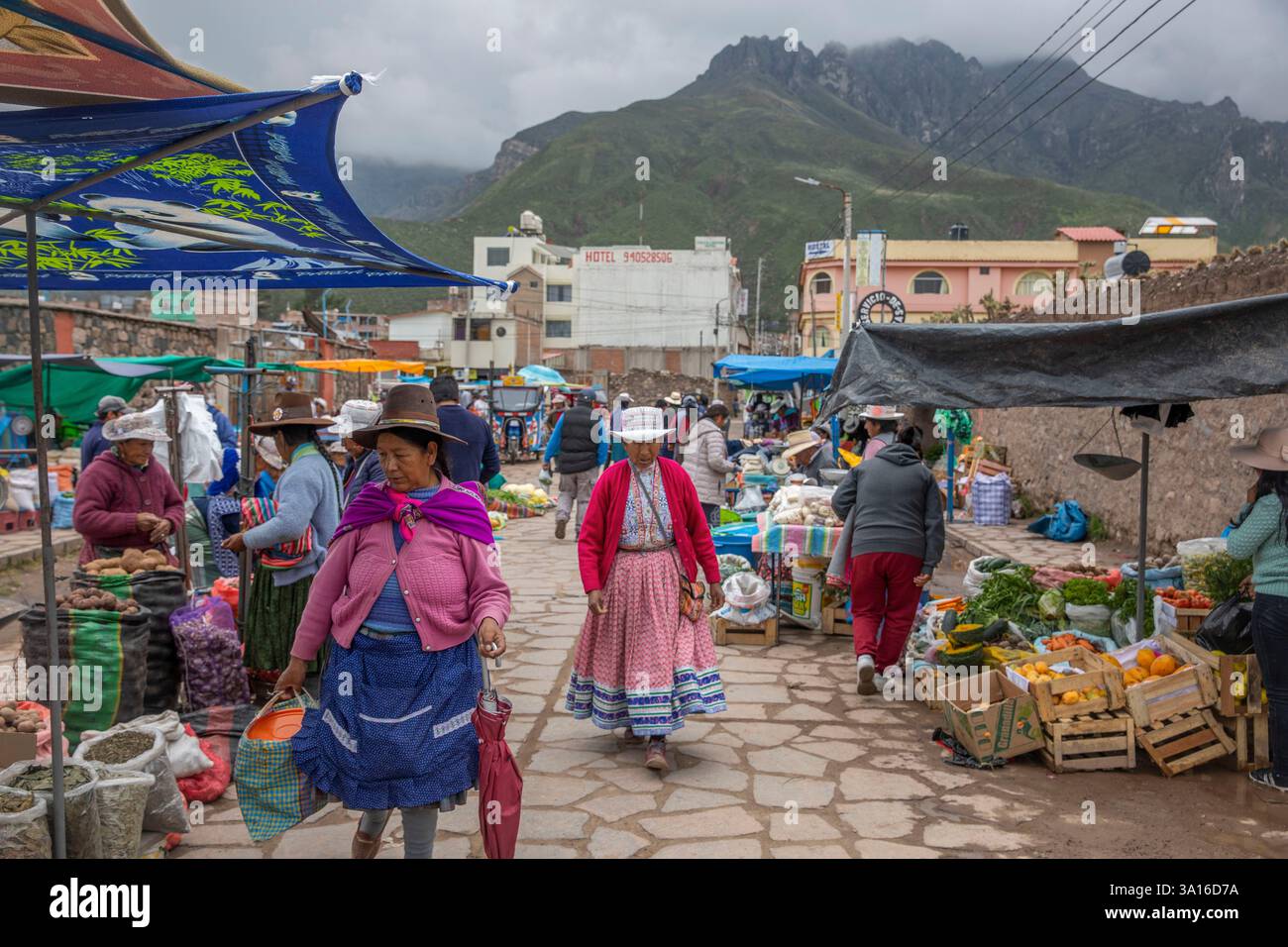 Peru, Andes Cordillera, Colca valley, Chivay, andean women in ...
