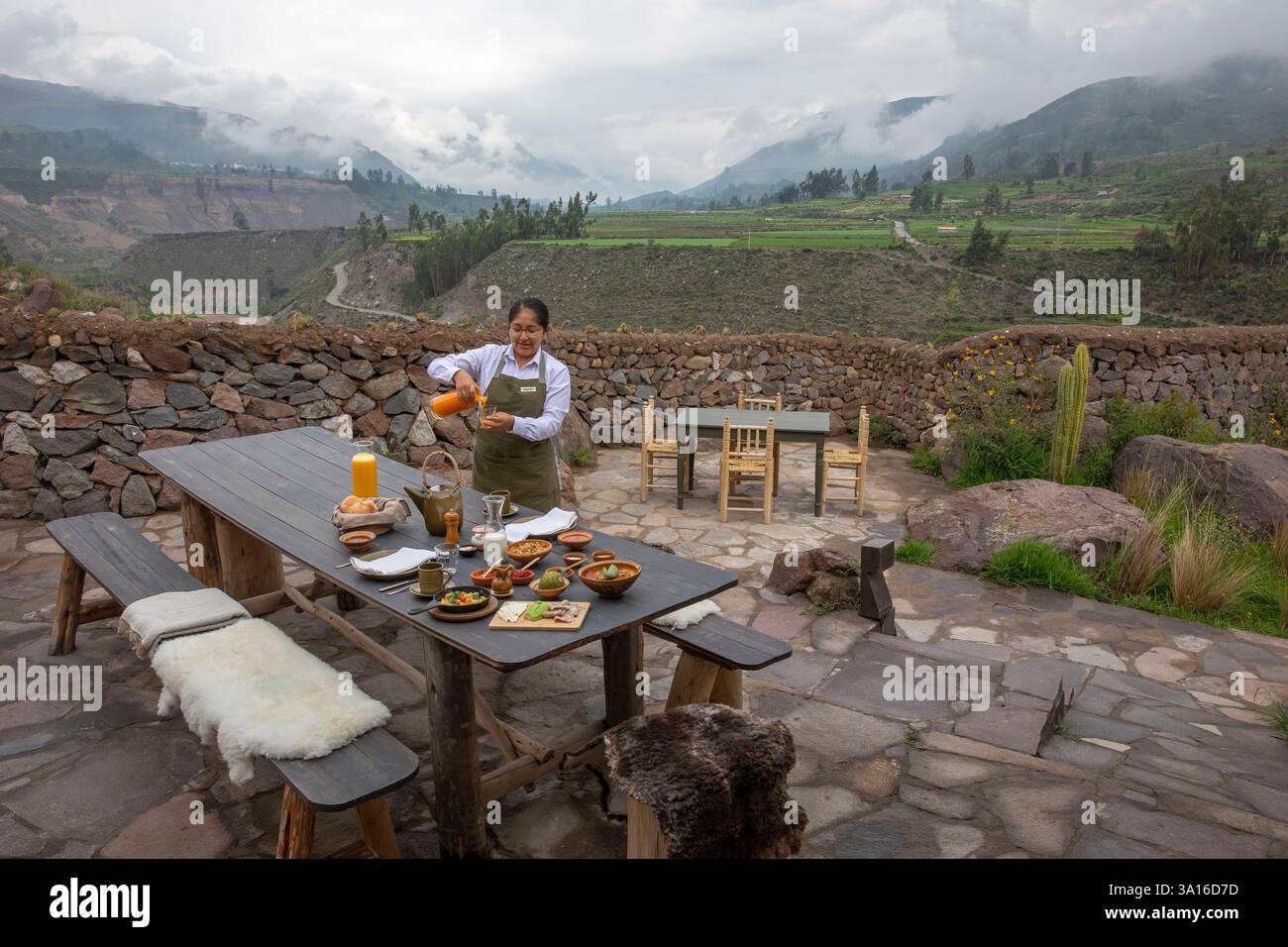 Peru, Andes Cordillera, Colca valley, Colca canyon, Tarapoto, waitress ...