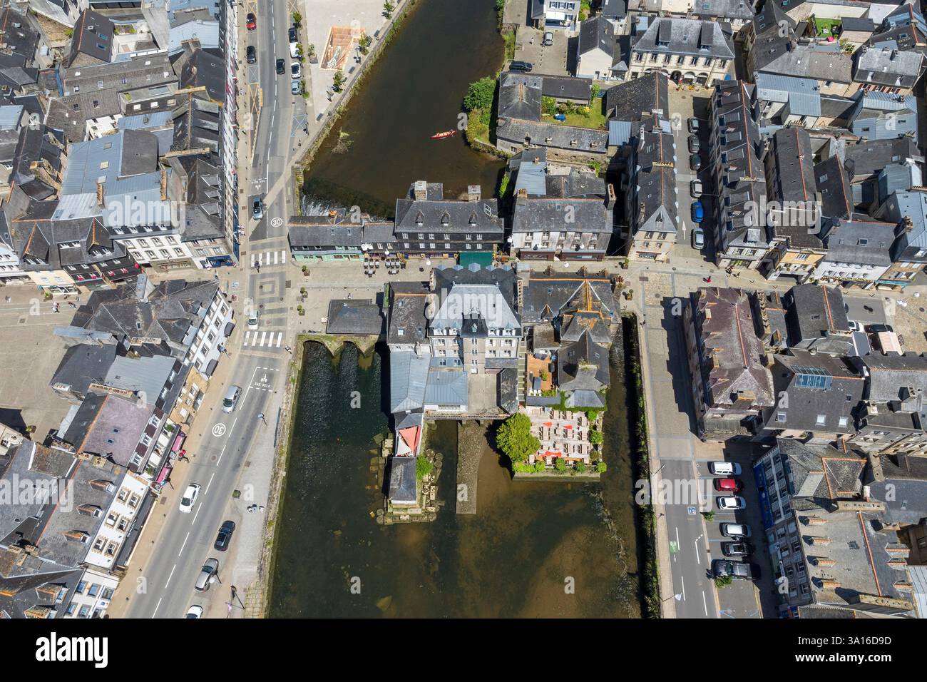 France, Finistère, Landerneau, the 16th-century Pont de Rohan (Rohan ...