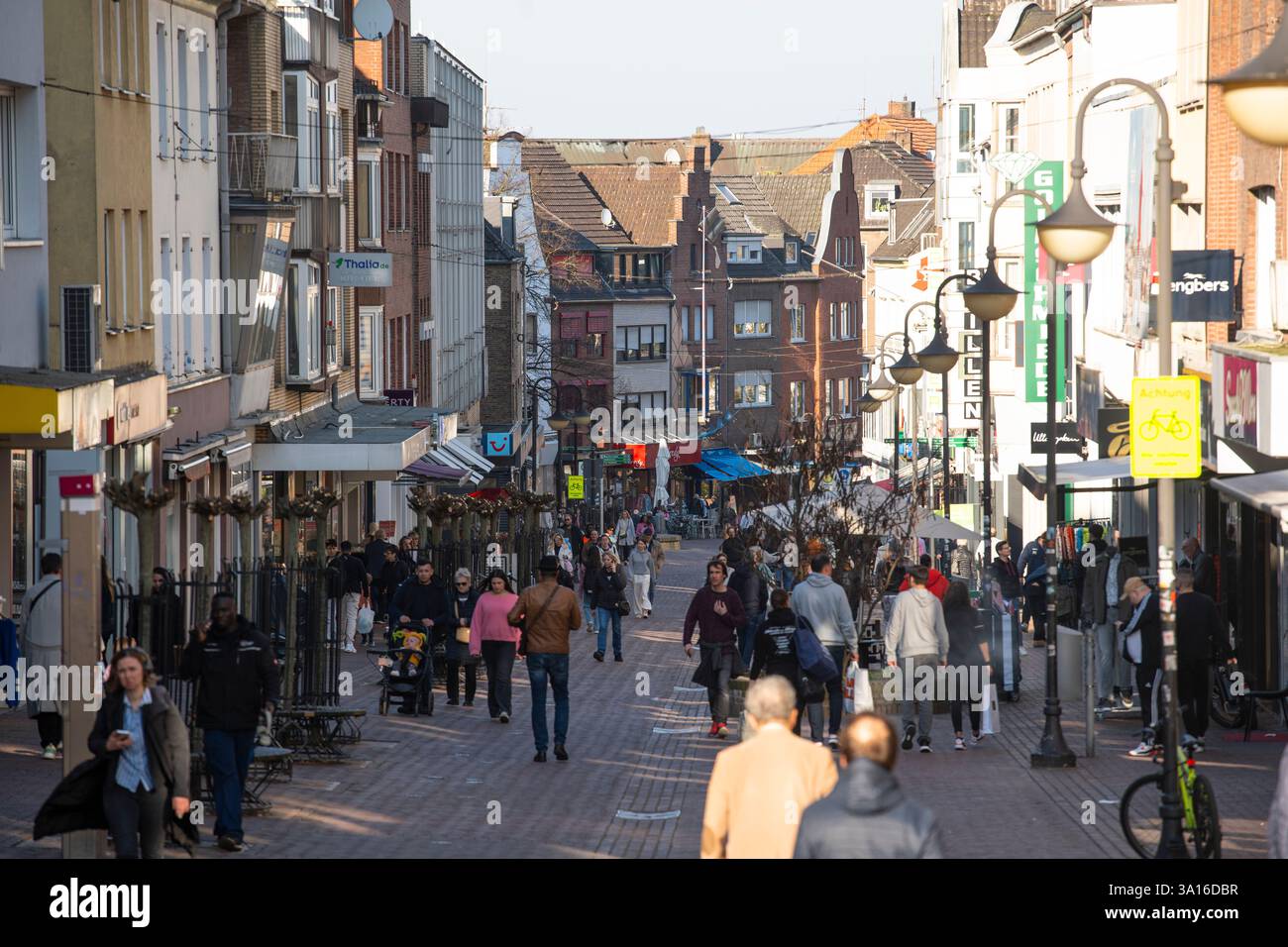 Busy shopping street in Kleve, Germany Stock Photo - Alamy