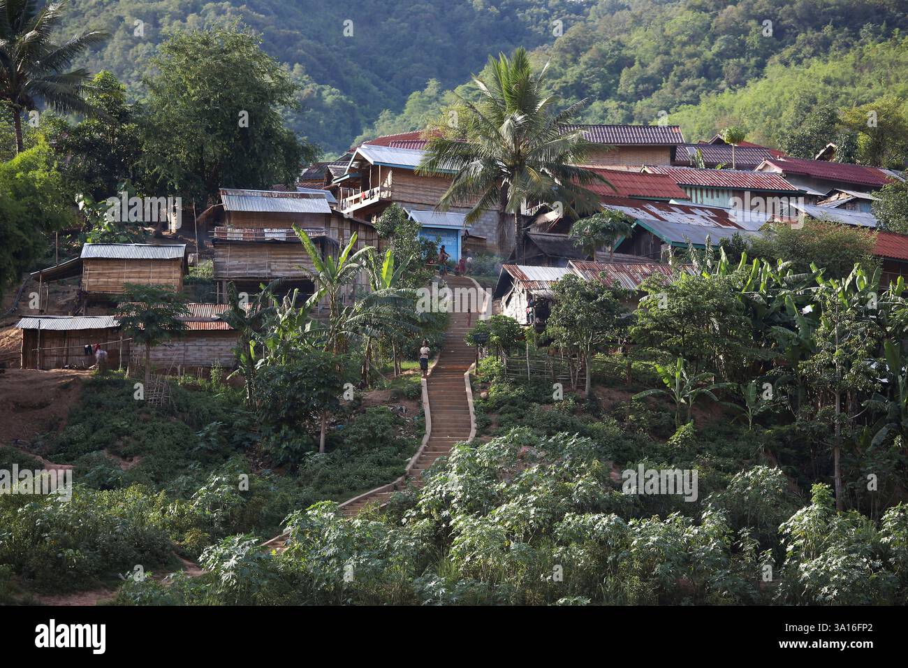 Laos, Mekong, Ban Baw, traditional village of the Lao Loum ethnie group ...