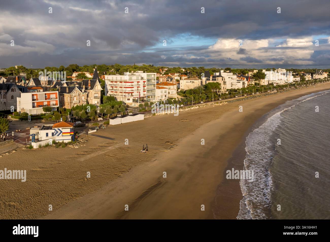 France, Charente-Maritime, Royan, seafront and Grande-Conche beach with ...