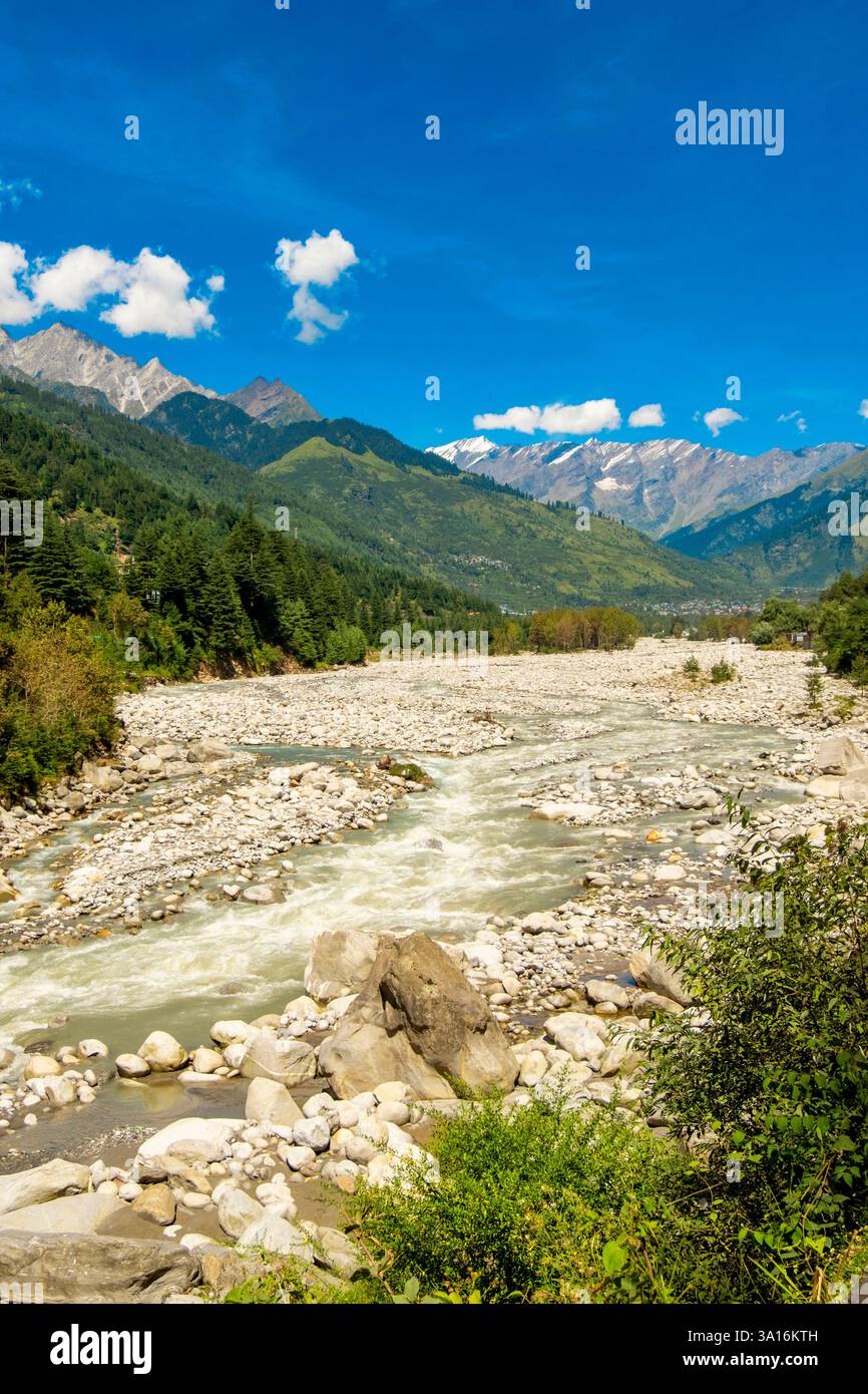 India, Himachal Pradesh state, Kullu valley, Manali and the Beas river ...