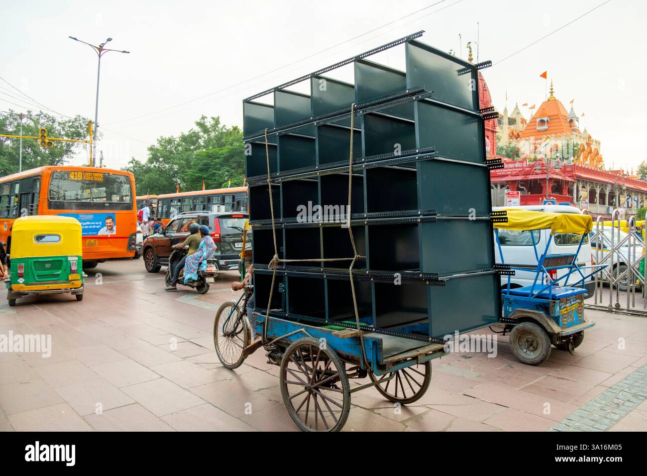 India, Delhi, Old Delhi, car traffic with rickshaw, tuk-tuk, unusual ...