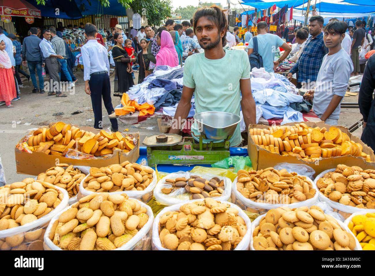 India, Delhi, Old Delhi, Chandni Chowk market in front of the Red Fort ...