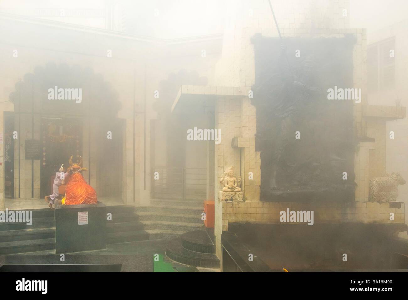 India, Himachal Pradesh state, Manikaran, Parbati river hot springs ...