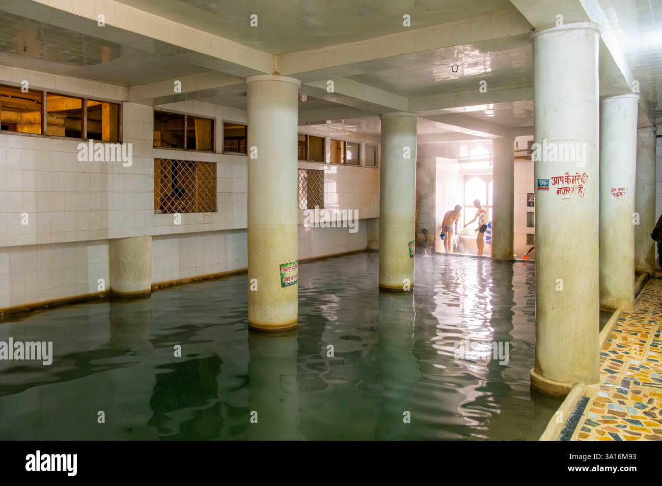 India, Himachal Pradesh state, Manikaran, Parbati river hot springs ...