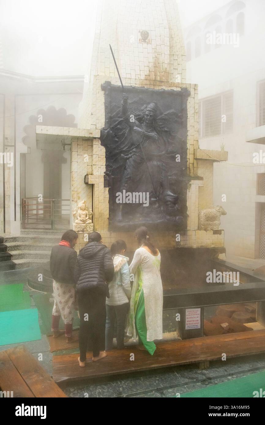 India, Himachal Pradesh state, Manikaran, Parbati river hot springs ...