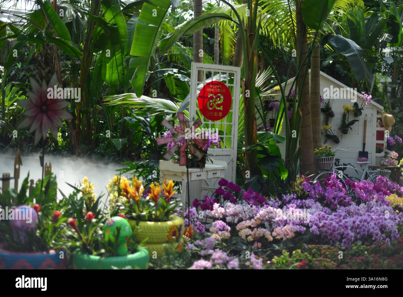 Spring flowers at the China National Botanical Garden attract visitors ...