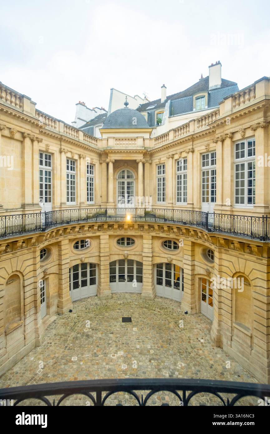 France, Paris, Le Marais, the private mansion of Beauvais, Court of ...