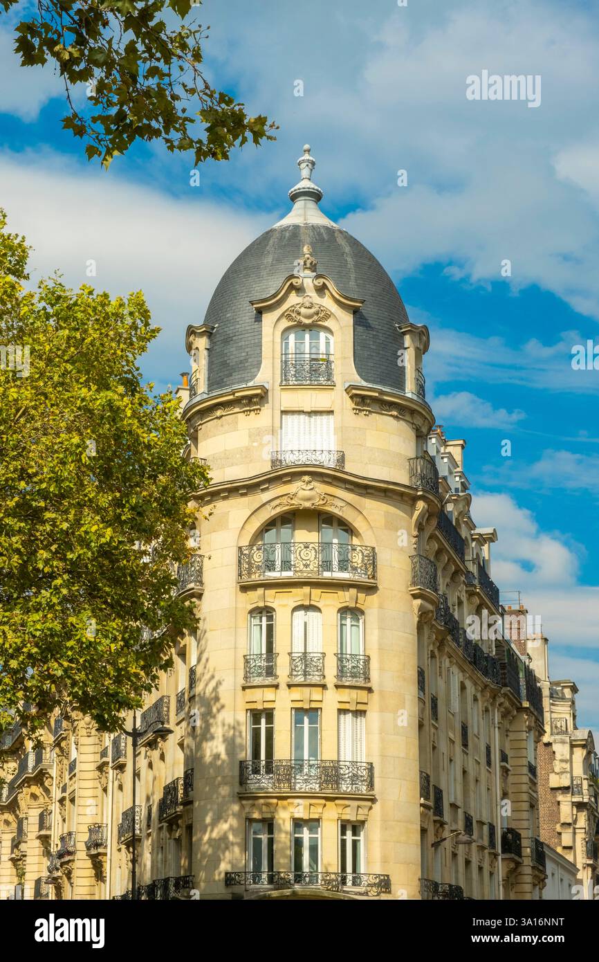 France, Paris, Haussmannian building Boulevard du Montparnasse Stock ...