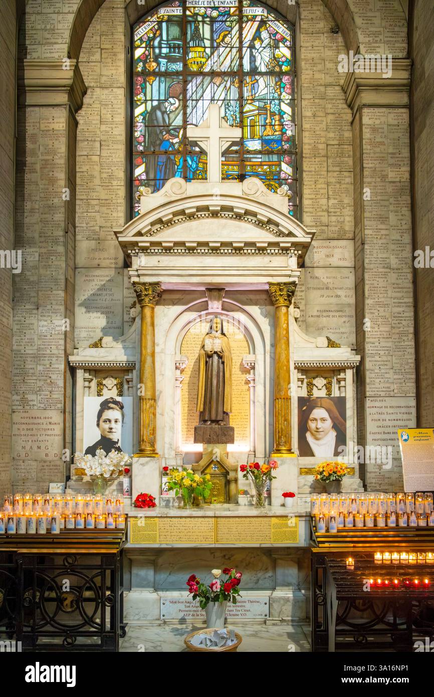 France, Paris, Place des Victoires, Basilica of Our Lady of Victories Stock Photo - Alamy