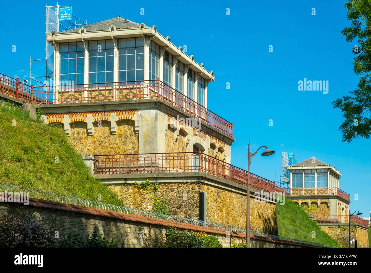 Reservoir france montsouris hi-res stock photography and images - Alamy