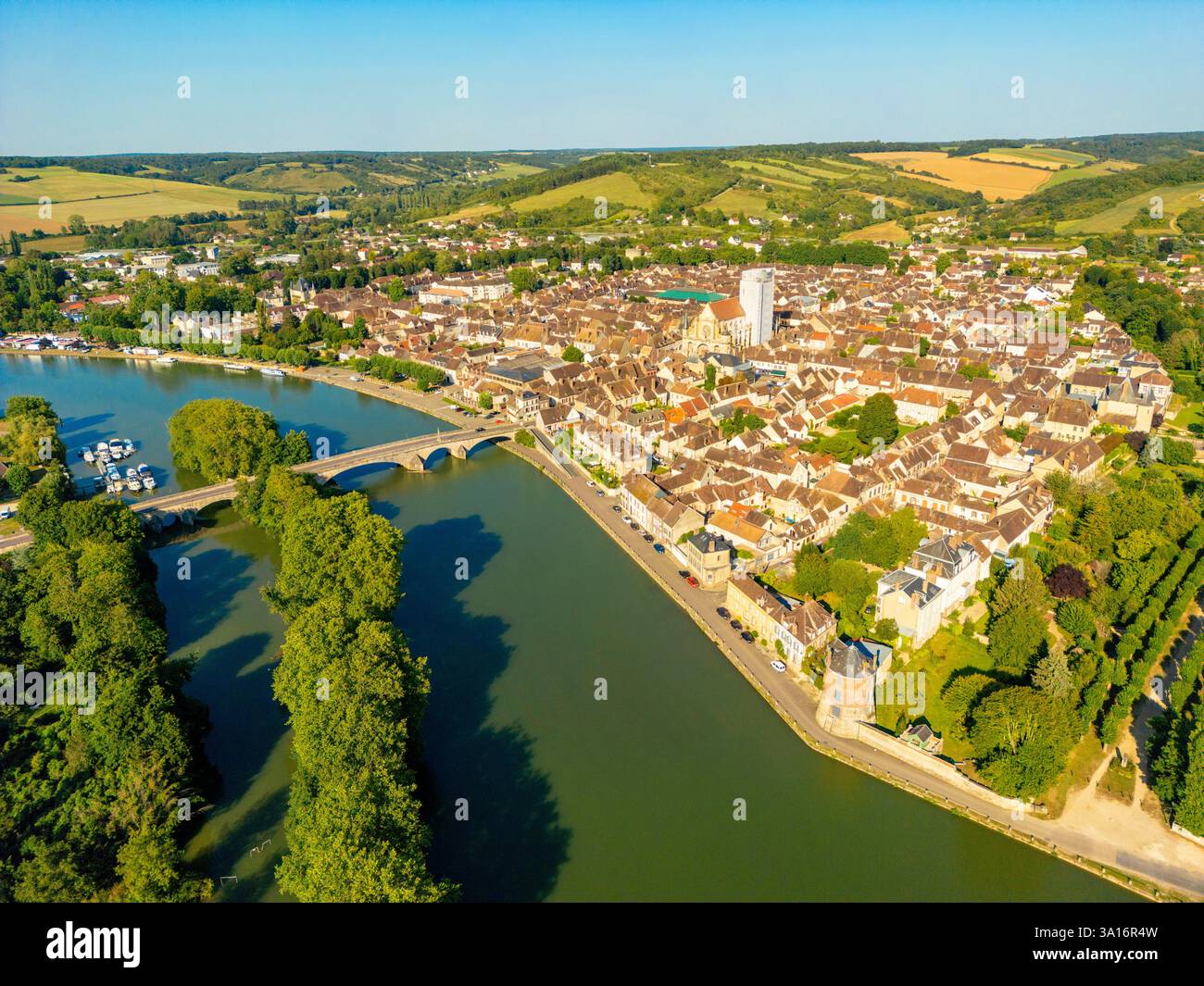 Villeneuve sur yonne aerial view hi-res stock photography and images ...