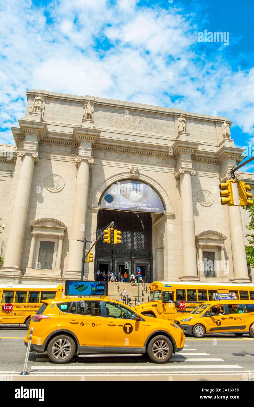 United States, New York State, New York City, Manhattan, school buses ...