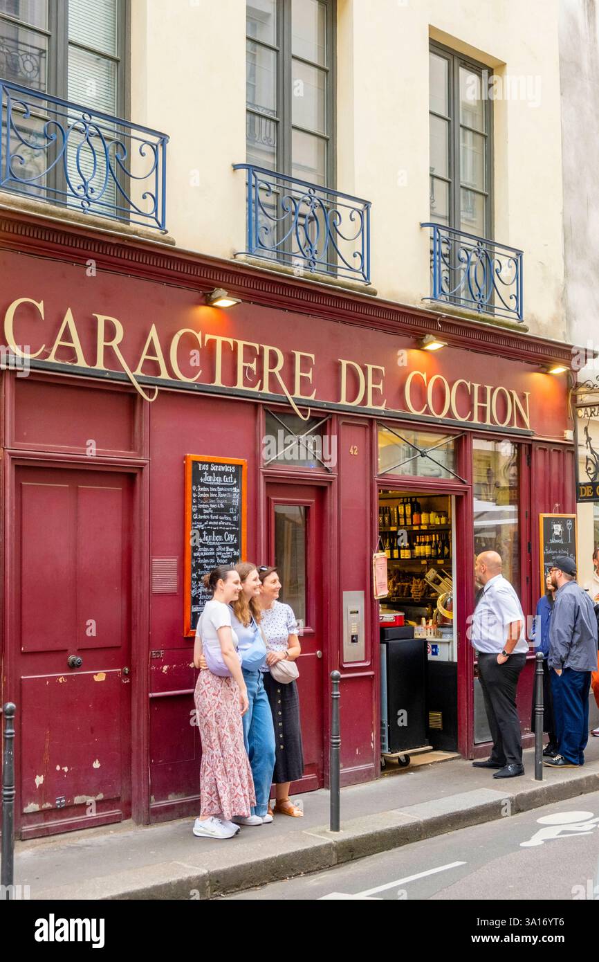 France, Paris, Marais district, Enfants Rouges (Red children) market ...