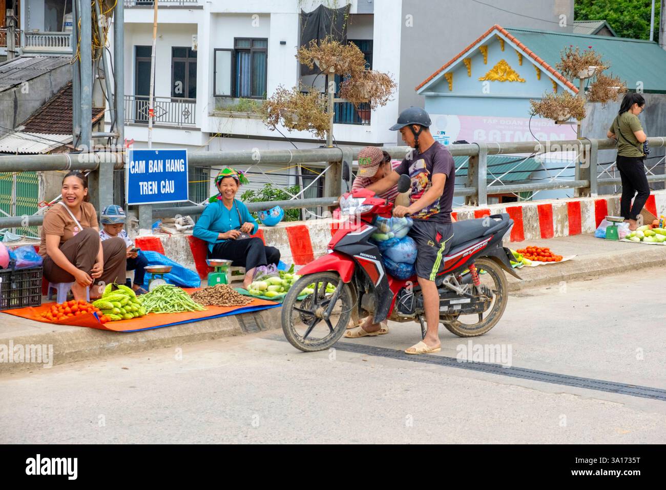 Vietnam, Bao Lac province, Bao Lac town, street scene and indigenous tribe Stock Photo - Alamy