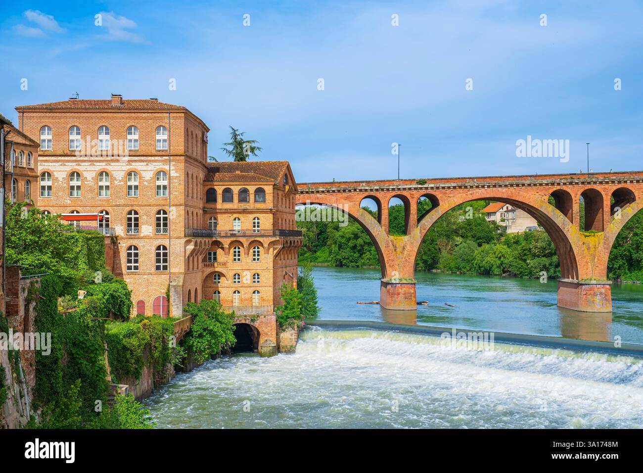 France, Tarn, Albi, La Madeleine district on the right bank of the Tarn ...