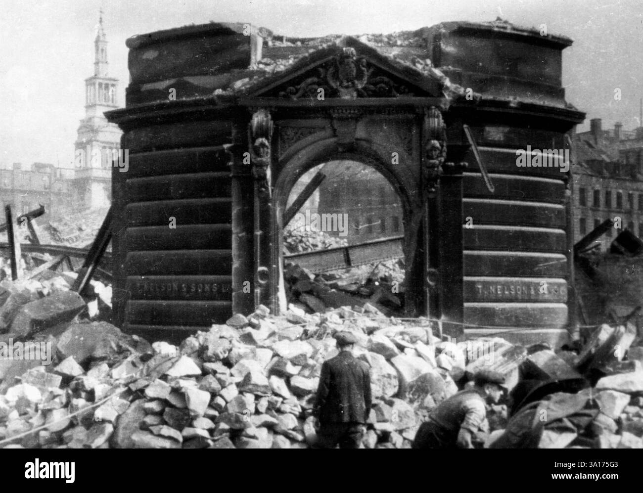 Battle of Britain: Destruction after a German air raid on London ...