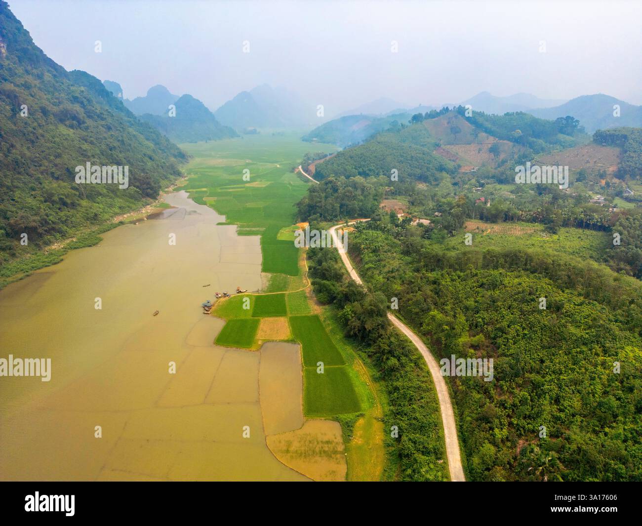 Vietnam, Upper Tonkin, Yen Bai province, Ha Giang Loop or Ha Giang loop, Thac Ba Lake, Vu Linh ...